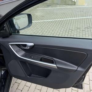 Melns Volvo XC60 2010 Kaišiadorys, ar dzinēja tilpumu 2.40 L un nobraukumu 350 tūkst. km par 7950 €, foto 23 vietnē AUTOMOTO.COM.LV
