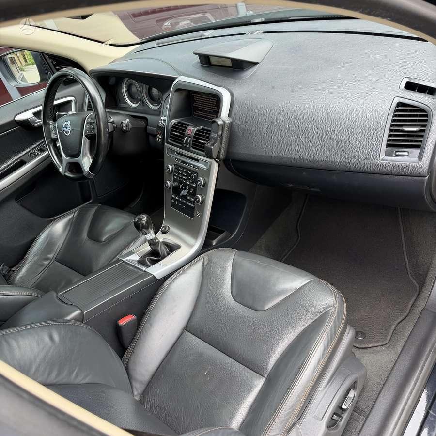 Melns Volvo XC60 2010 Kaišiadorys, ar dzinēja tilpumu 2.40 L un nobraukumu 350 tūkst. km par 7950 €, foto 25 vietnē AUTOMOTO.COM.LV