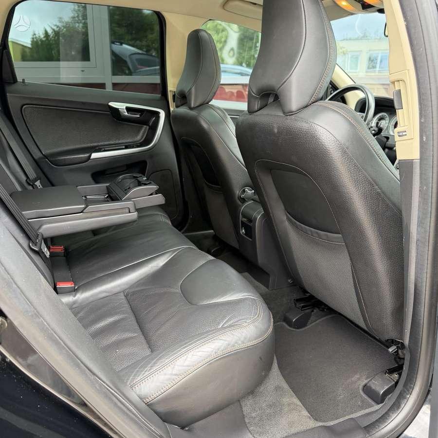 Melns Volvo XC60 2010 Kaišiadorys, ar dzinēja tilpumu 2.40 L un nobraukumu 350 tūkst. km par 7950 €, foto 26 vietnē AUTOMOTO.COM.LV