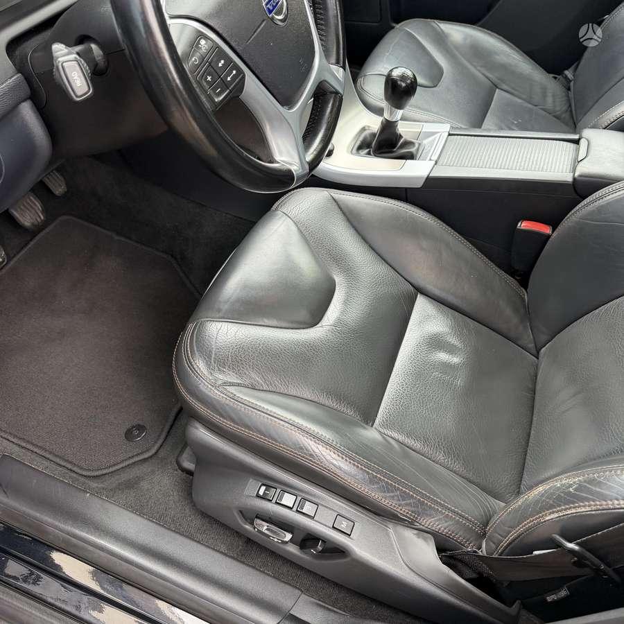 Melns Volvo XC60 2010 Kaišiadorys, ar dzinēja tilpumu 2.40 L un nobraukumu 350 tūkst. km par 7950 €, foto 30 vietnē AUTOMOTO.COM.LV