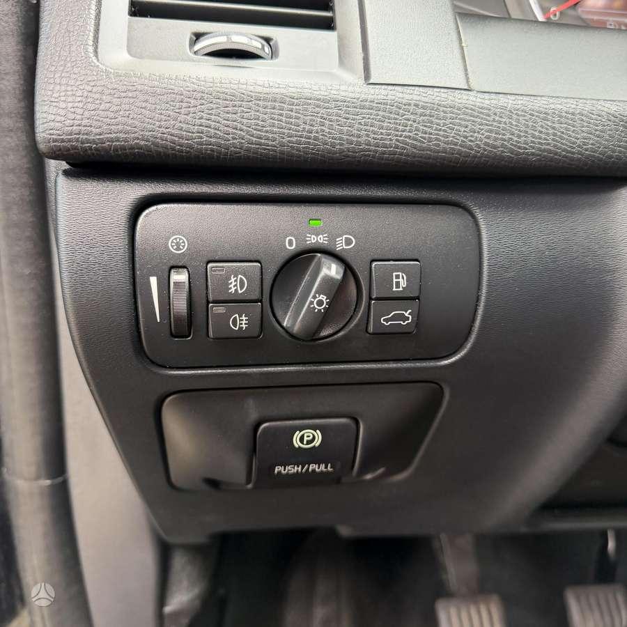 Melns Volvo XC60 2010 Kaišiadorys, ar dzinēja tilpumu 2.40 L un nobraukumu 350 tūkst. km par 7950 €, foto 31 vietnē AUTOMOTO.COM.LV