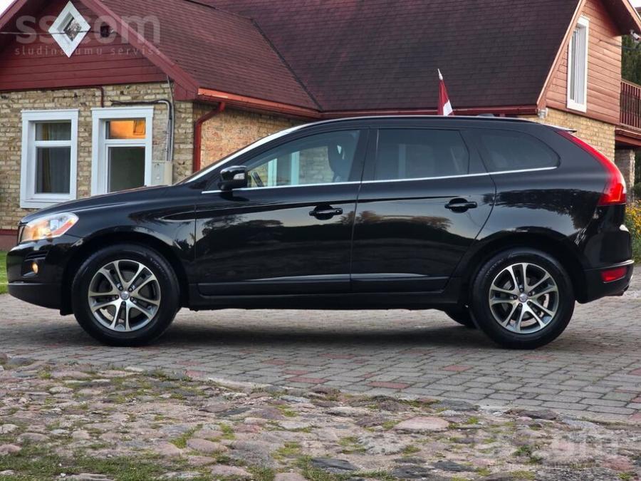 Black Volvo XC60 2010 in Riga, with an engine capacity of 2.40 L and mileage of 306 thousand km for 7950 €, photo 3 on AUTOMOTO.COM.LV
