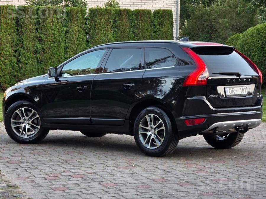Black Volvo XC60 2010 in Riga, with an engine capacity of 2.40 L and mileage of 306 thousand km for 7950 €, photo 4 on AUTOMOTO.COM.LV