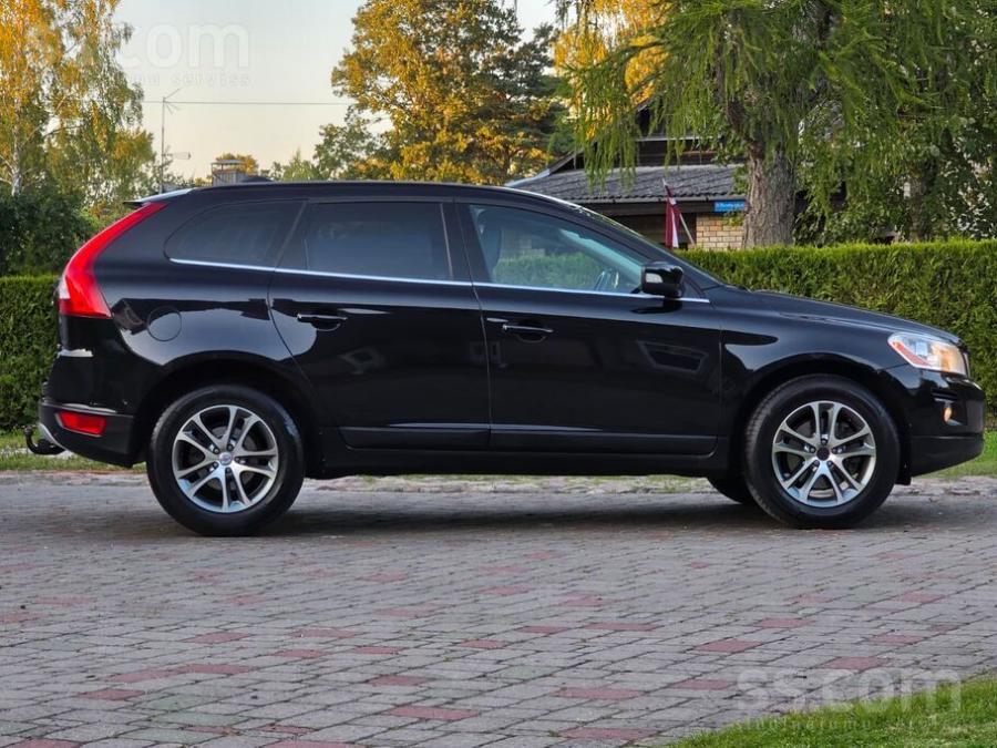 Black Volvo XC60 2010 in Riga, with an engine capacity of 2.40 L and mileage of 306 thousand km for 7950 €, photo 7 on AUTOMOTO.COM.LV
