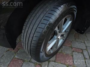 Black Volvo XC60 2010 in Riga, with an engine capacity of 2.40 L and mileage of 306 thousand km for 7950 €, photo 10 on AUTOMOTO.COM.LV