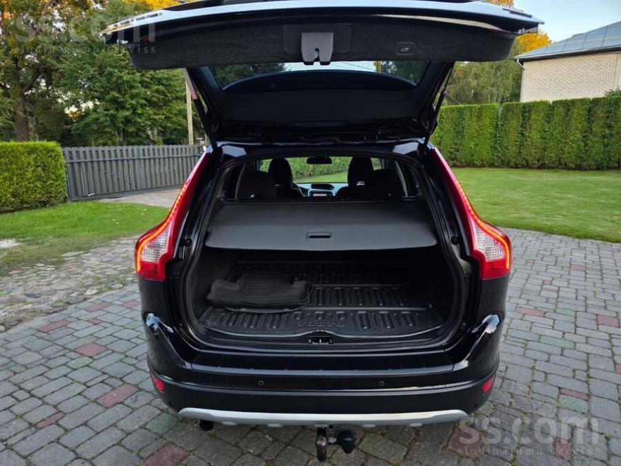Black Volvo XC60 2010 in Riga, with an engine capacity of 2.40 L and mileage of 306 thousand km for 7950 €, photo 11 on AUTOMOTO.COM.LV