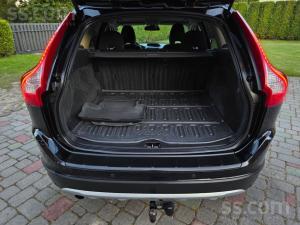 Black Volvo XC60 2010 in Riga, with an engine capacity of 2.40 L and mileage of 306 thousand km for 7950 €, photo 12 on AUTOMOTO.COM.LV