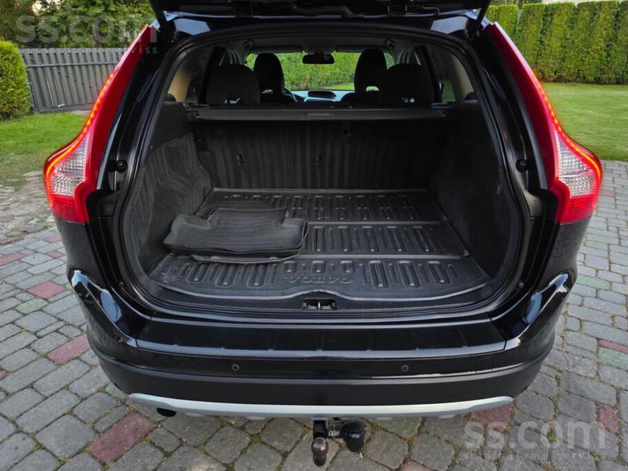 Black Volvo XC60 2010 in Riga, with an engine capacity of 2.40 L and mileage of 306 thousand km for 7950 €, photo 12 on AUTOMOTO.COM.LV