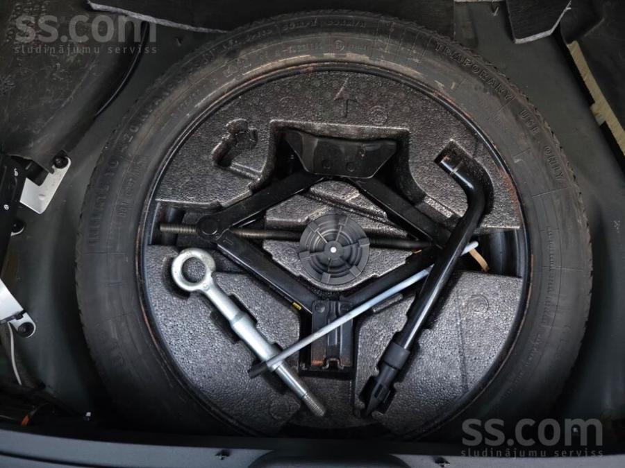 Black Volvo XC60 2010 in Riga, with an engine capacity of 2.40 L and mileage of 306 thousand km for 7950 €, photo 13 on AUTOMOTO.COM.LV