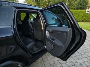 Black Volvo XC60 2010 in Riga, with an engine capacity of 2.40 L and mileage of 306 thousand km for 7950 €, photo 14 on AUTOMOTO.COM.LV