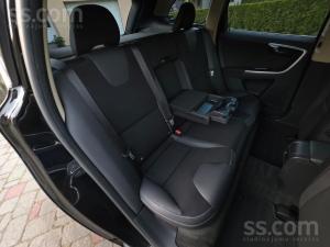 Black Volvo XC60 2010 in Riga, with an engine capacity of 2.40 L and mileage of 306 thousand km for 7950 €, photo 15 on AUTOMOTO.COM.LV