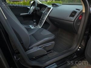 Black Volvo XC60 2010 in Riga, with an engine capacity of 2.40 L and mileage of 306 thousand km for 7950 €, photo 18 on AUTOMOTO.COM.LV