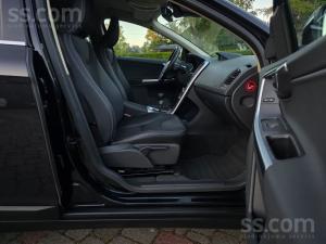 Black Volvo XC60 2010 in Riga, with an engine capacity of 2.40 L and mileage of 306 thousand km for 7950 €, photo 19 on AUTOMOTO.COM.LV