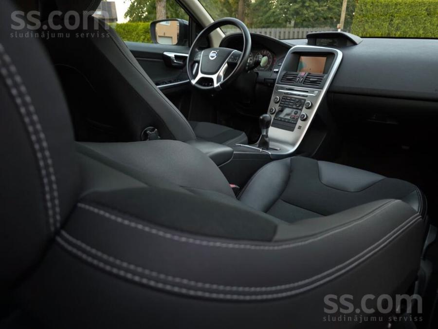 Black Volvo XC60 2010 in Riga, with an engine capacity of 2.40 L and mileage of 306 thousand km for 7950 €, photo 21 on AUTOMOTO.COM.LV