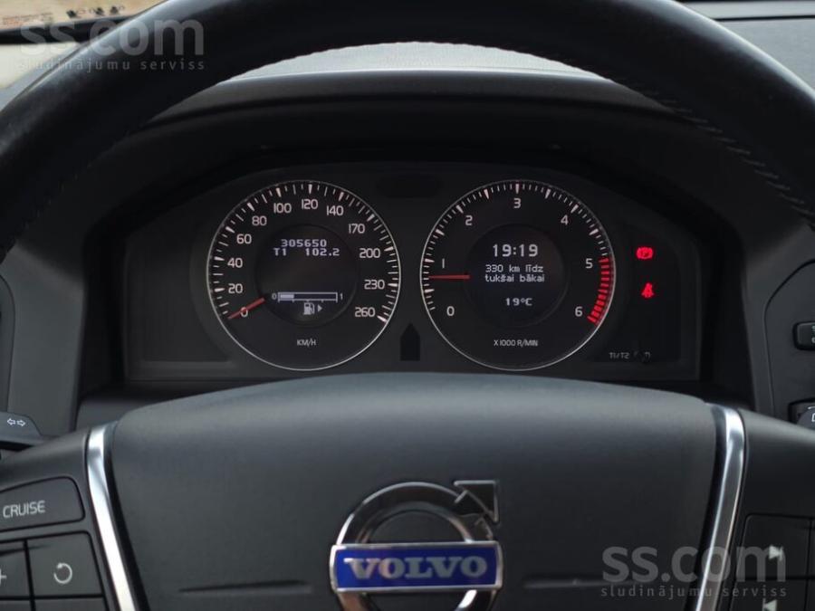 Black Volvo XC60 2010 in Riga, with an engine capacity of 2.40 L and mileage of 306 thousand km for 7950 €, photo 26 on AUTOMOTO.COM.LV