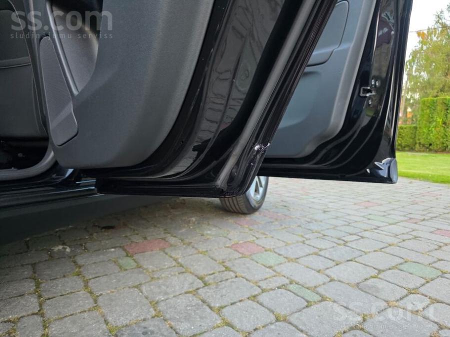 Black Volvo XC60 2010 in Riga, with an engine capacity of 2.40 L and mileage of 306 thousand km for 7950 €, photo 30 on AUTOMOTO.COM.LV