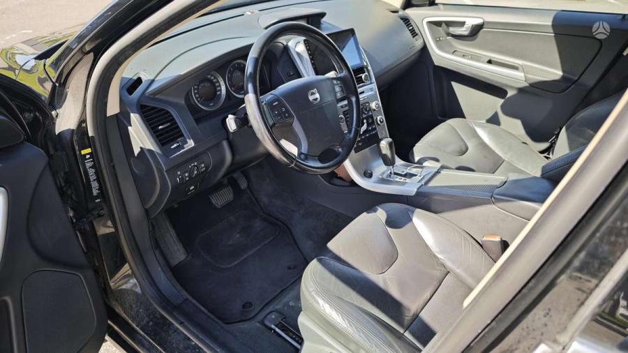 Melns Volvo XC60 2010 Klaipėda, ar dzinēja tilpumu 3.00 L un nobraukumu 255 tūkst. km par 6400 €, foto 8 vietnē AUTOMOTO.COM.LV