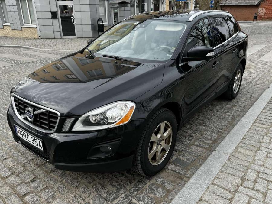 Melns Volvo XC60 2010 Panevēža, ar dzinēja tilpumu 2.40 L un nobraukumu 267 tūkst. km par 5600 €, foto 1 vietnē AUTOMOTO.COM.LV