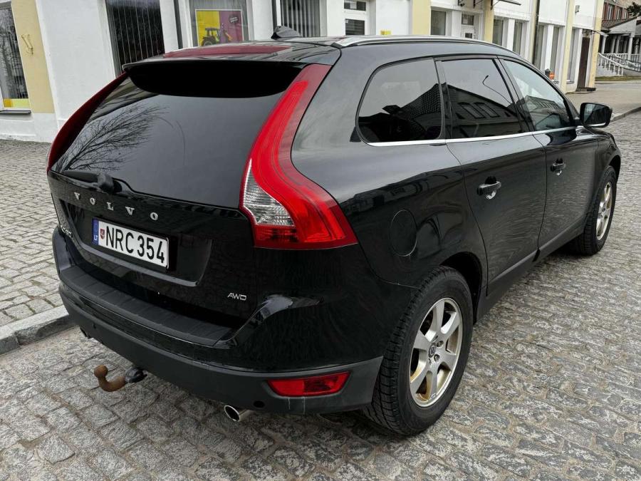 Melns Volvo XC60 2010 Panevēža, ar dzinēja tilpumu 2.40 L un nobraukumu 267 tūkst. km par 5600 €, foto 5 vietnē AUTOMOTO.COM.LV