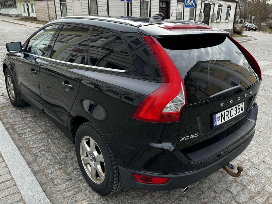 Melns Volvo XC60 2010 Panevēža, ar dzinēja tilpumu 2.40 L un nobraukumu 267 tūkst. km par 5600 €, foto 7 vietnē AUTOMOTO.COM.LV