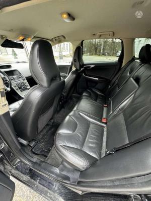 Melns Volvo XC60 2010 Panevēža, ar dzinēja tilpumu 2.40 L un nobraukumu 267 tūkst. km par 5600 €, foto 8 vietnē AUTOMOTO.COM.LV