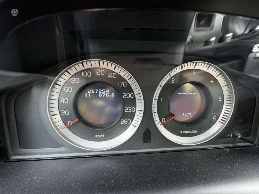 Melns Volvo XC60 2010 Panevēža, ar dzinēja tilpumu 2.40 L un nobraukumu 267 tūkst. km par 5600 €, foto 12 vietnē AUTOMOTO.COM.LV