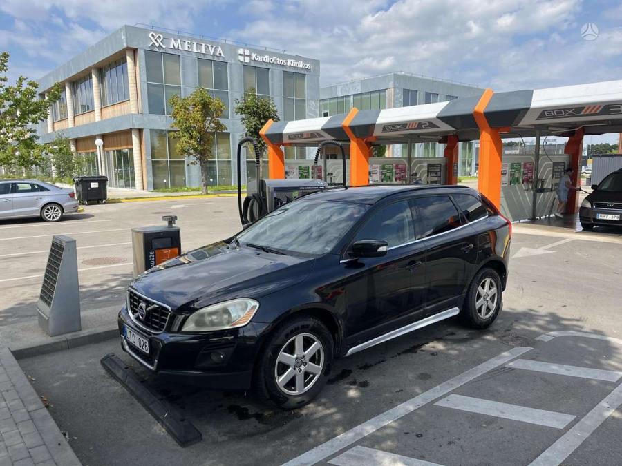 Melns Volvo XC60 2010 Šauļi, ar dzinēja tilpumu 2.40 L un nobraukumu 397 tūkst. km par 5400 €, foto 1 vietnē AUTOMOTO.COM.LV