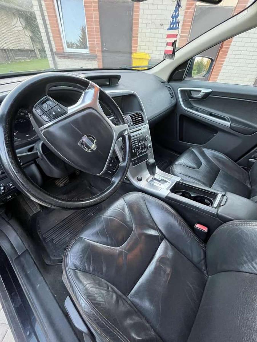 Melns Volvo XC60 2010 Šauļi, ar dzinēja tilpumu 2.40 L un nobraukumu 397 tūkst. km par 5400 €, foto 7 vietnē AUTOMOTO.COM.LV