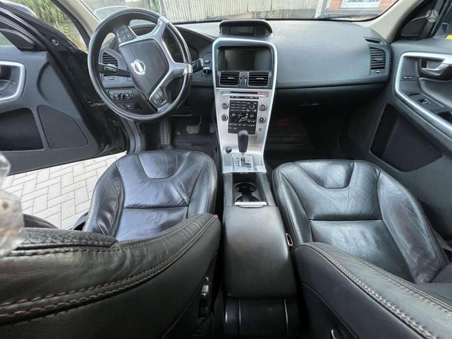 Melns Volvo XC60 2010 Šauļi, ar dzinēja tilpumu 2.40 L un nobraukumu 397 tūkst. km par 5400 €, foto 8 vietnē AUTOMOTO.COM.LV