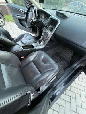 Melns Volvo XC60 2010 Šauļi, ar dzinēja tilpumu 2.40 L un nobraukumu 397 tūkst. km par 5400 €, foto 9 vietnē AUTOMOTO.COM.LV