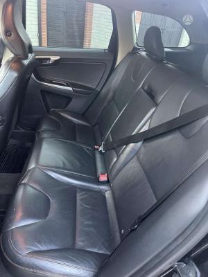Melns Volvo XC60 2010 Šauļi, ar dzinēja tilpumu 2.40 L un nobraukumu 397 tūkst. km par 5400 €, foto 10 vietnē AUTOMOTO.COM.LV