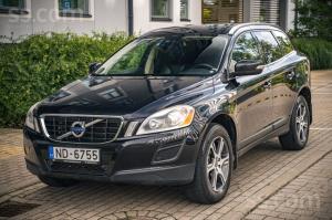 Melns Volvo XC60 2010 Rīga, ar dzinēja tilpumu 2.00 L un nobraukumu 323 tūkst. km par 4990 €, foto  vietnē AUTOMOTO.COM.LV