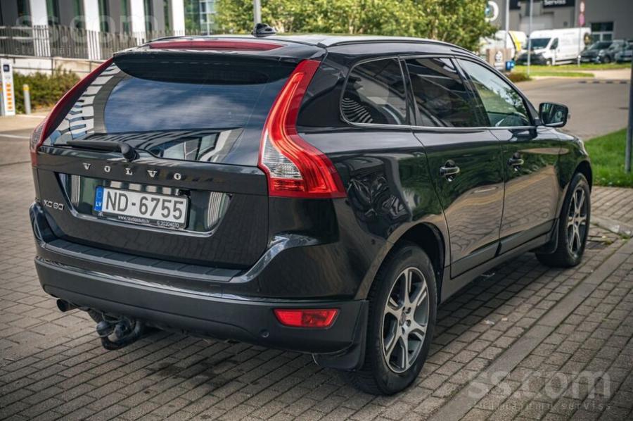 Melns Volvo XC60 2010 Rīga, ar dzinēja tilpumu 2.00 L un nobraukumu 323 tūkst. km par 4990 €, foto 5 vietnē AUTOMOTO.COM.LV