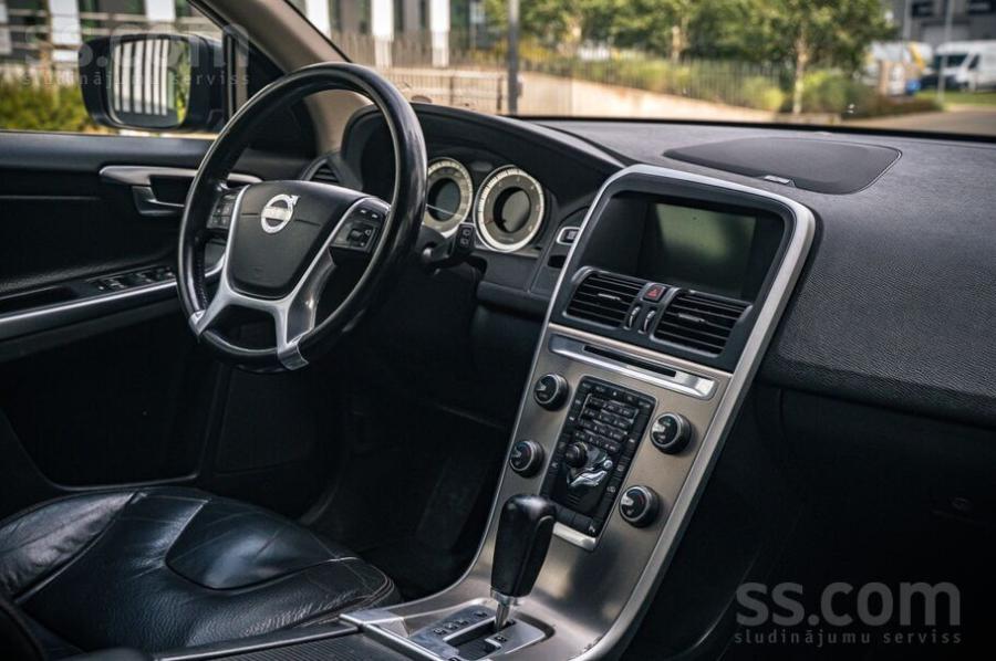 Melns Volvo XC60 2010 Rīga, ar dzinēja tilpumu 2.00 L un nobraukumu 323 tūkst. km par 4990 €, foto 8 vietnē AUTOMOTO.COM.LV