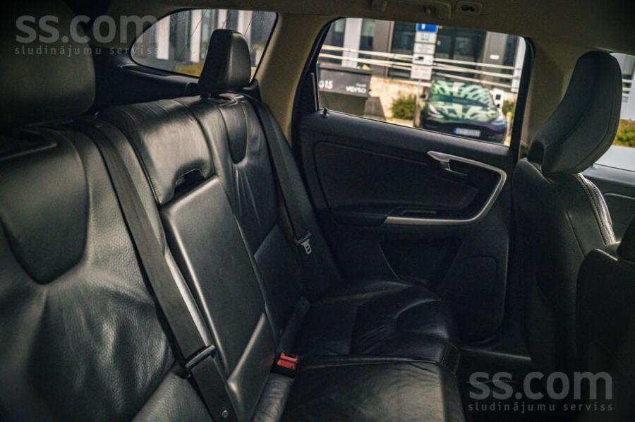 Melns Volvo XC60 2010 Rīga, ar dzinēja tilpumu 2.00 L un nobraukumu 323 tūkst. km par 4990 €, foto 16 vietnē AUTOMOTO.COM.LV