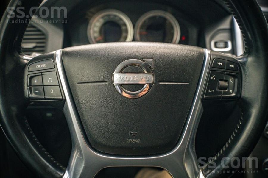 Melns Volvo XC60 2010 Rīga, ar dzinēja tilpumu 2.00 L un nobraukumu 323 tūkst. km par 4990 €, foto 20 vietnē AUTOMOTO.COM.LV