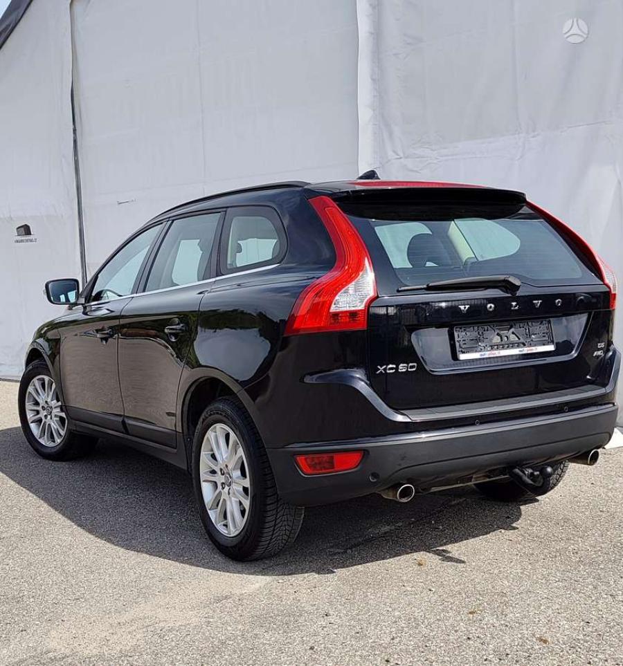 Black Volvo XC60 2010 in Kaunas, with an engine capacity of 2.40 L and mileage of 288 thousand km for 5990 €, photo 3 on AUTOMOTO.COM.LV