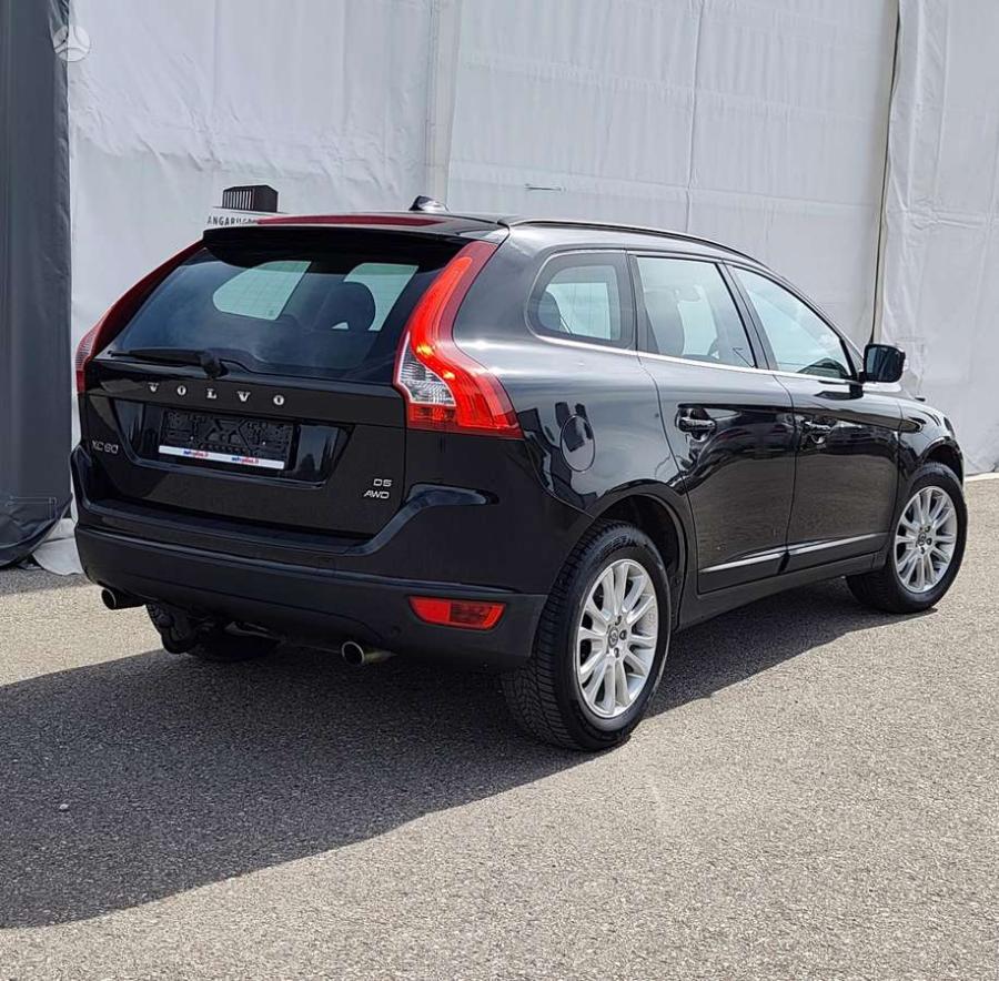 Black Volvo XC60 2010 in Kaunas, with an engine capacity of 2.40 L and mileage of 288 thousand km for 5990 €, photo 6 on AUTOMOTO.COM.LV
