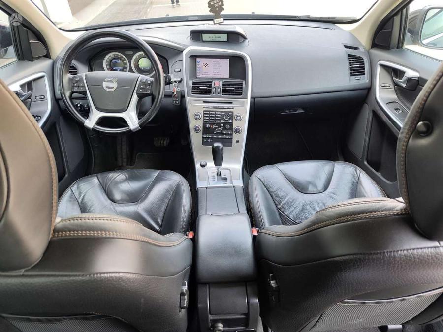 Black Volvo XC60 2010 in Kaunas, with an engine capacity of 2.40 L and mileage of 288 thousand km for 5990 €, photo 9 on AUTOMOTO.COM.LV