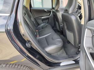 Black Volvo XC60 2010 in Kaunas, with an engine capacity of 2.40 L and mileage of 288 thousand km for 5990 €, photo 15 on AUTOMOTO.COM.LV