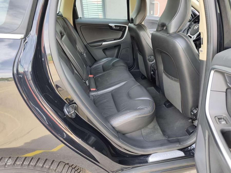 Black Volvo XC60 2010 in Kaunas, with an engine capacity of 2.40 L and mileage of 288 thousand km for 5990 €, photo 15 on AUTOMOTO.COM.LV