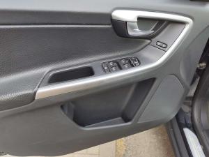 Black Volvo XC60 2010 in Kaunas, with an engine capacity of 2.40 L and mileage of 288 thousand km for 5990 €, photo 19 on AUTOMOTO.COM.LV