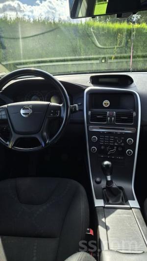Melns Volvo XC60 2010 Preiļi, ar dzinēja tilpumu 2.00 L un nobraukumu 255 tūkst. km par 6500 €, foto 4 vietnē AUTOMOTO.COM.LV