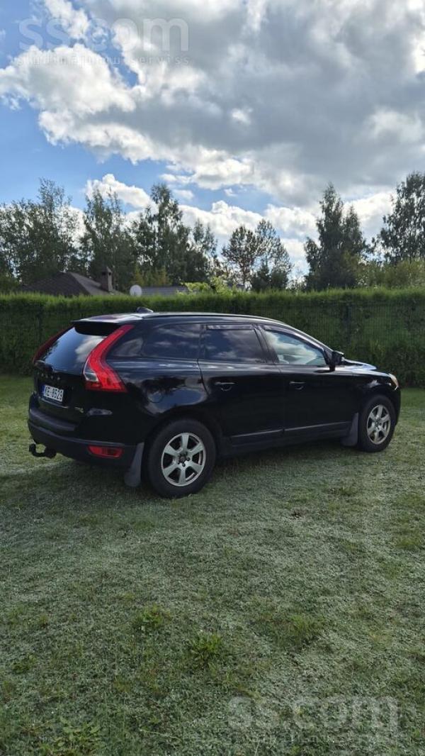 Black Volvo XC60 2010 in Preili, with an engine capacity of 2.00 L and mileage of 255 thousand km for 6500 €, photo 1 on AUTOMOTO.COM.LV