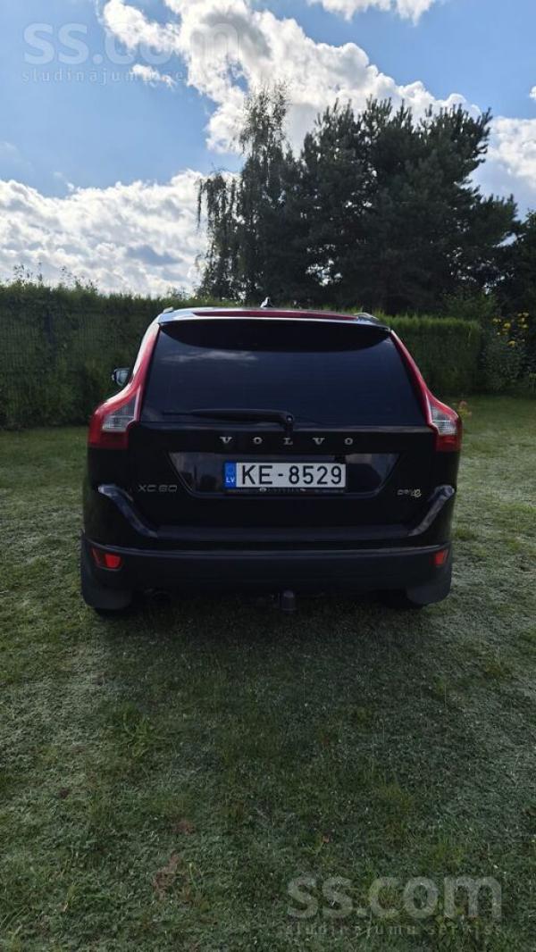 Black Volvo XC60 2010 in Preili, with an engine capacity of 2.00 L and mileage of 255 thousand km for 6500 €, photo 8 on AUTOMOTO.COM.LV