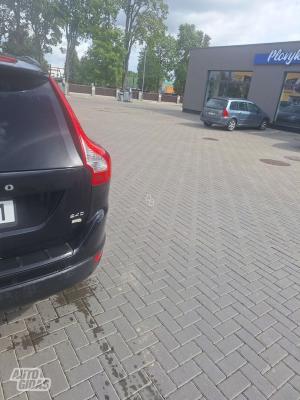 Black Volvo XC60 2010 in Taurage, with an engine capacity of 2.40 L and mileage of 284 thousand km for 7600 €, photo 4 on AUTOMOTO.COM.LV