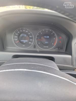 Black Volvo XC60 2010 in Taurage, with an engine capacity of 2.40 L and mileage of 284 thousand km for 7600 €, photo 6 on AUTOMOTO.COM.LV