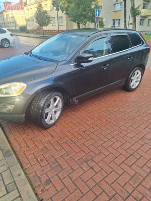 Black Volvo XC60 2010 in Taurage, with an engine capacity of 2.40 L and mileage of 284 thousand km for 7600 €, photo 8 on AUTOMOTO.COM.LV