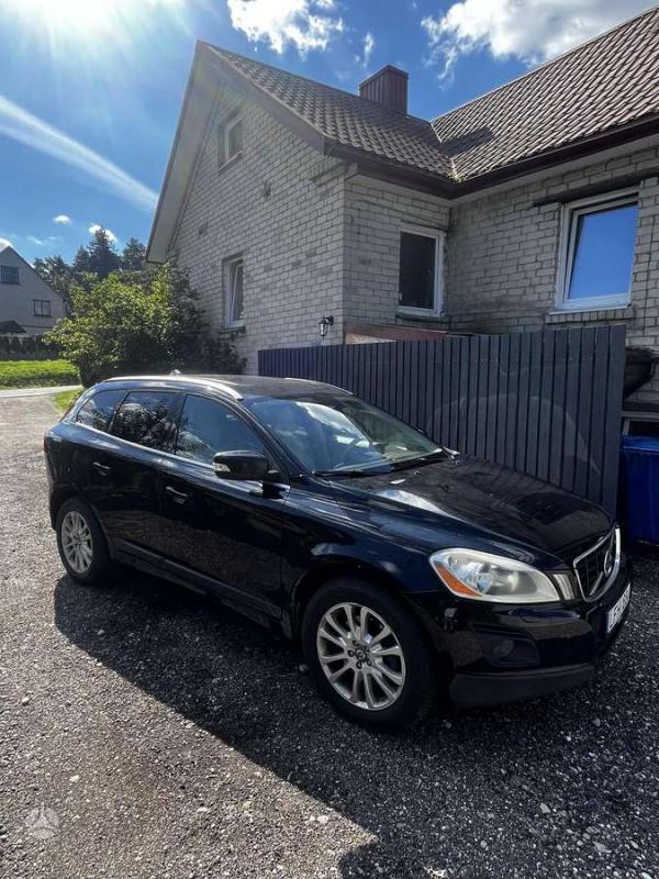 Melns Volvo XC60 2010 Prienai, ar dzinēja tilpumu 3.00 L un nobraukumu 190 tūkst. km par 6500 €, foto 3 vietnē AUTOMOTO.COM.LV