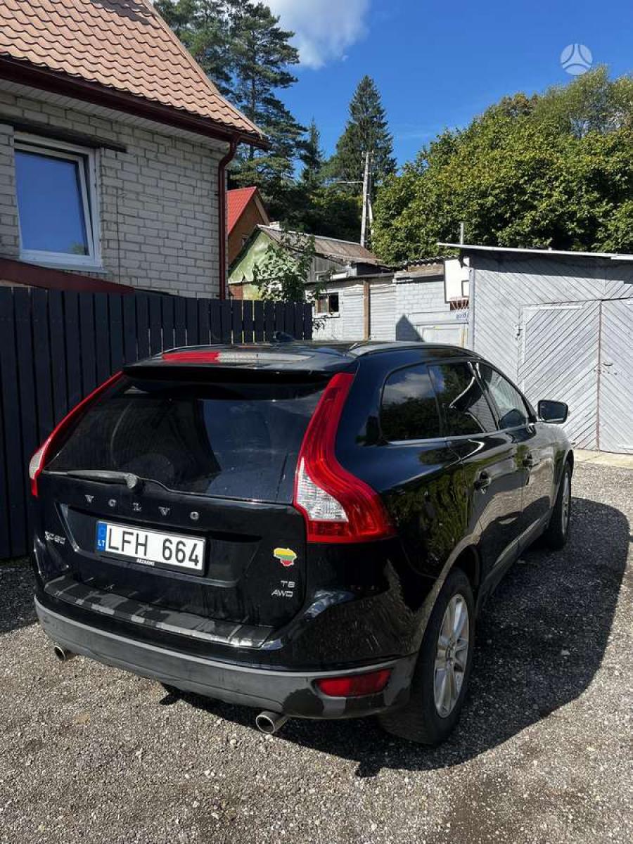 Black Volvo XC60 2010 in Prienai, with an engine capacity of 3.00 L and mileage of 190 thousand km for 6500 €, photo 4 on AUTOMOTO.COM.LV